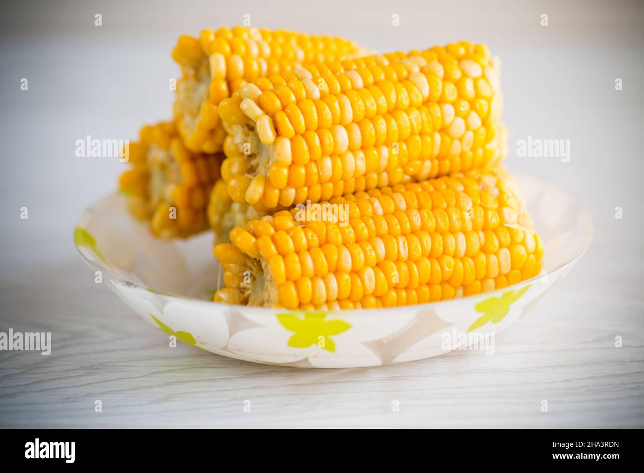 Corn on a plate hi-res stock photography and images - Alamy