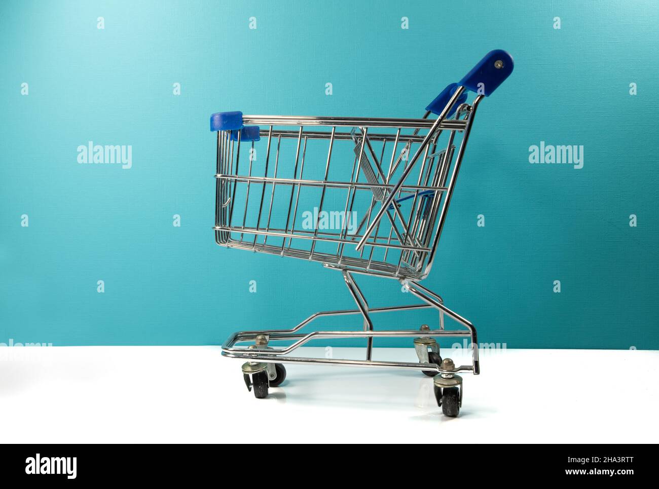 a empty supermarket trolly with white and blue Stock Photo - Alamy