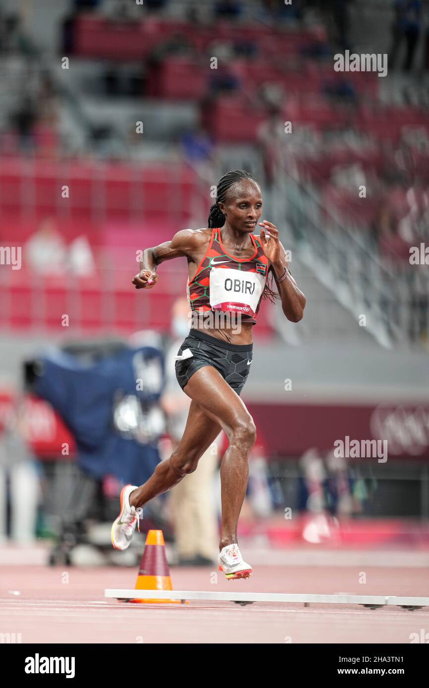 Hellen Obiri competing in the 10,000 meters of the 2020 Tokyo Olympics ...