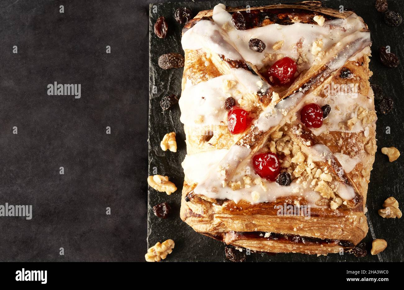 Top view apple strudel with walnuts, raisins and jellied cherries Stock ...