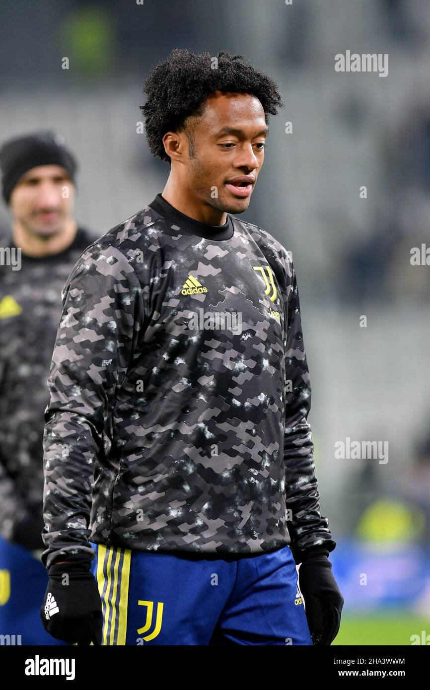 Juan Cuadrado of Juventus FC warms up during the UEFA Champions League ...