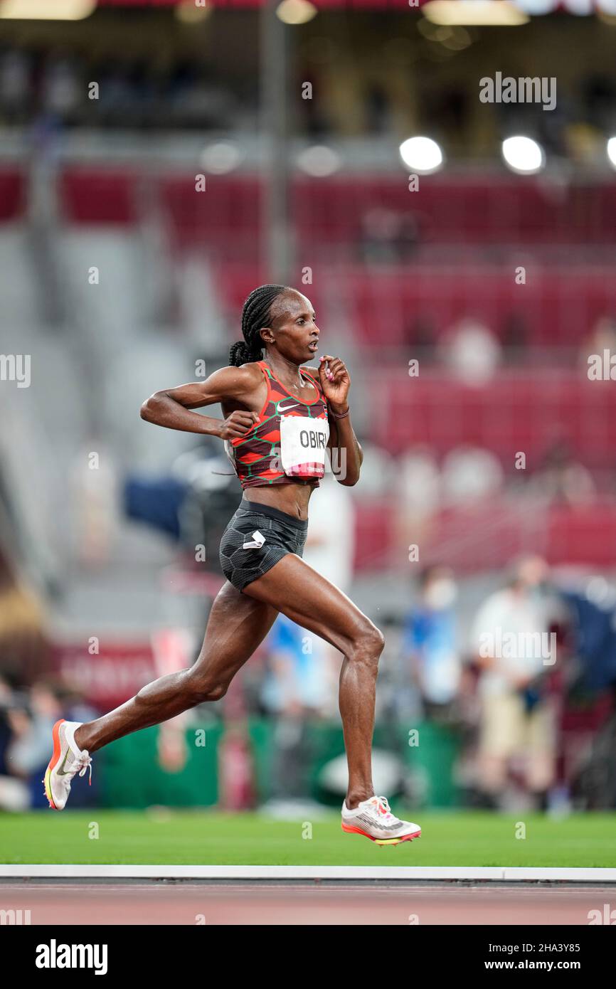 Hellen Obiri competing in the 10,000 meters of the 2020 Tokyo Olympics ...