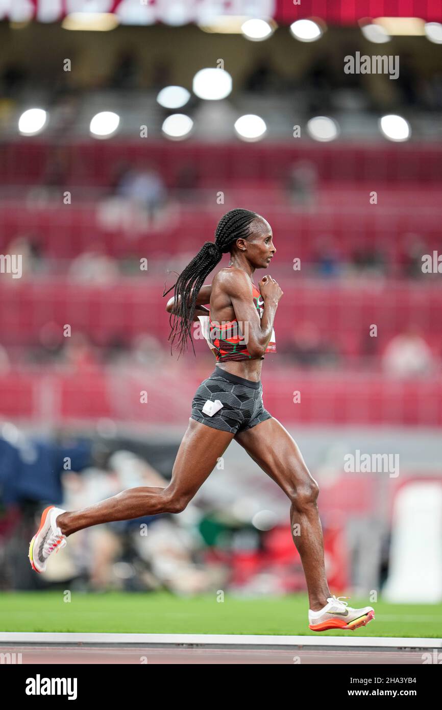 Hellen Obiri competing in the 10,000 meters of the 2020 Tokyo Olympics ...