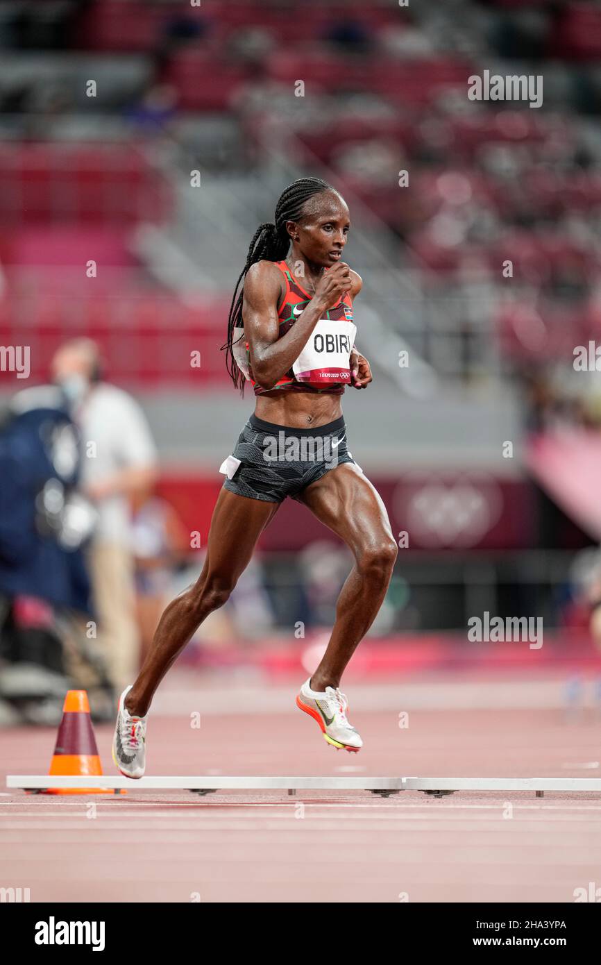 Hellen Obiri competing in the 10,000 meters of the 2020 Tokyo Olympics ...