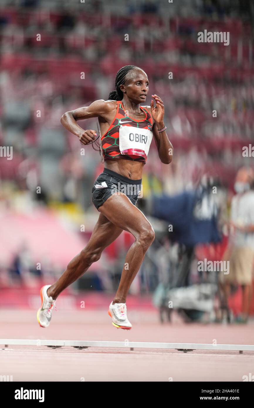 Hellen Obiri competing in the 10,000 meters of the 2020 Tokyo Olympics ...