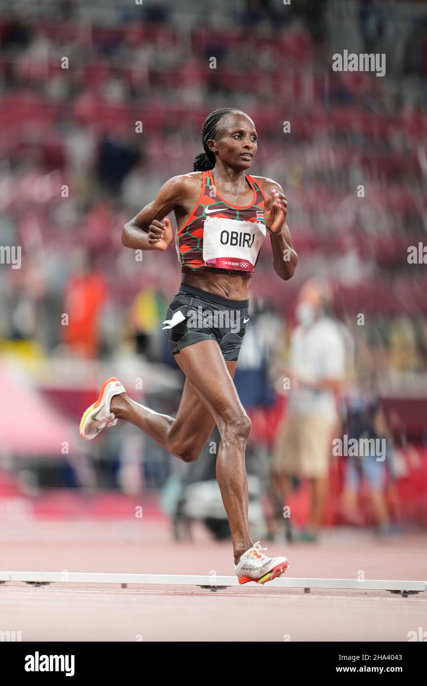 Hellen Obiri competing in the 10,000 meters of the 2020 Tokyo Olympics ...