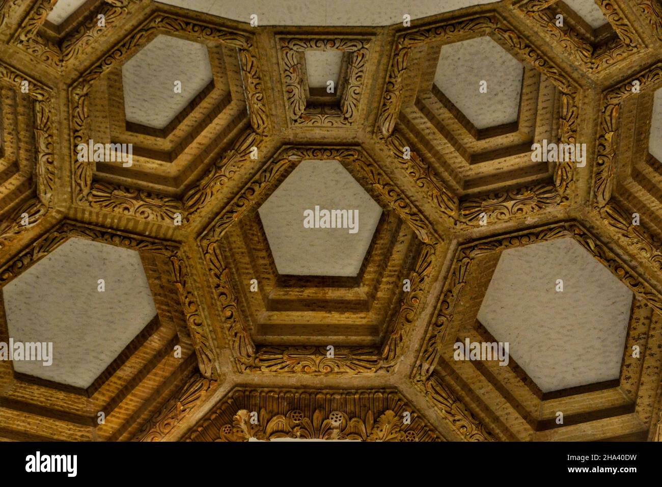 Coffered ceiling with decorative ornaments Stock Photo - Alamy