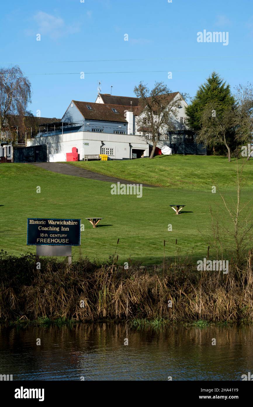The Hatton Arms pub seen from the Grand Union Canal, Hatton ...
