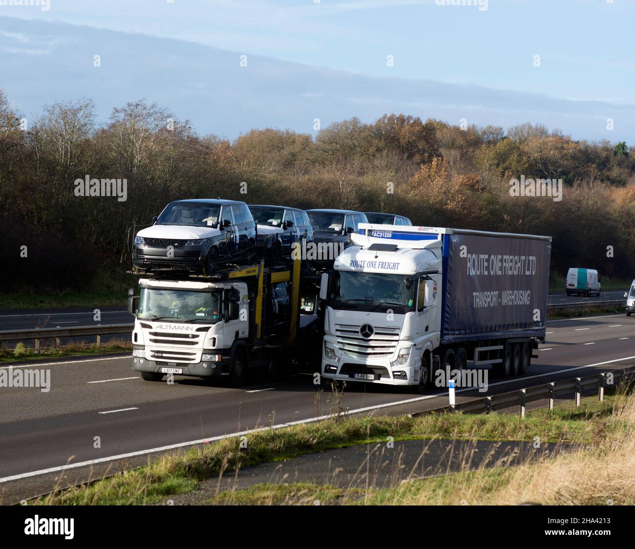 Lorries on the M40 motorway, Warwickshire, UK Stock Photo - Alamy
