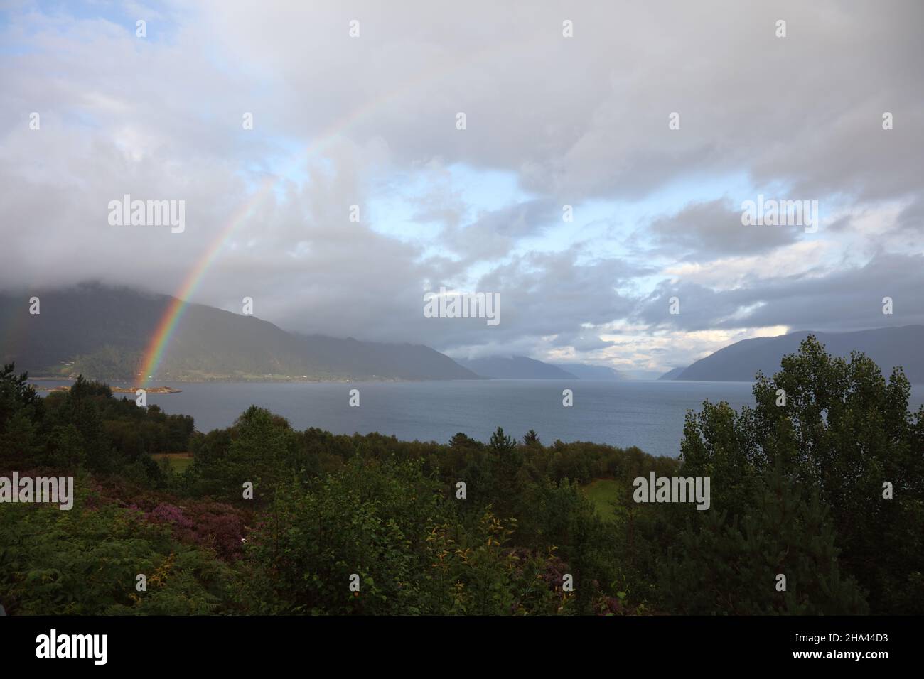 Regenbogen und berge hi-res stock photography and images - Alamy