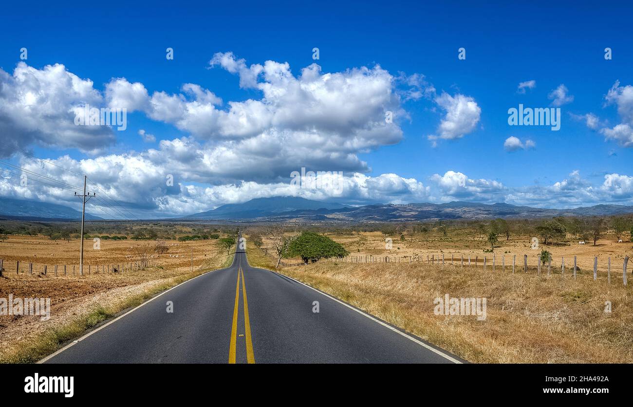 North view from Road 6 in Guanacaste plains during dry season, Costa ...