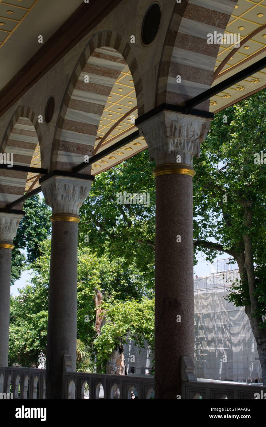 Vertical shot of columns in Topkapi Palace in Istanbul Stock Photo - Alamy