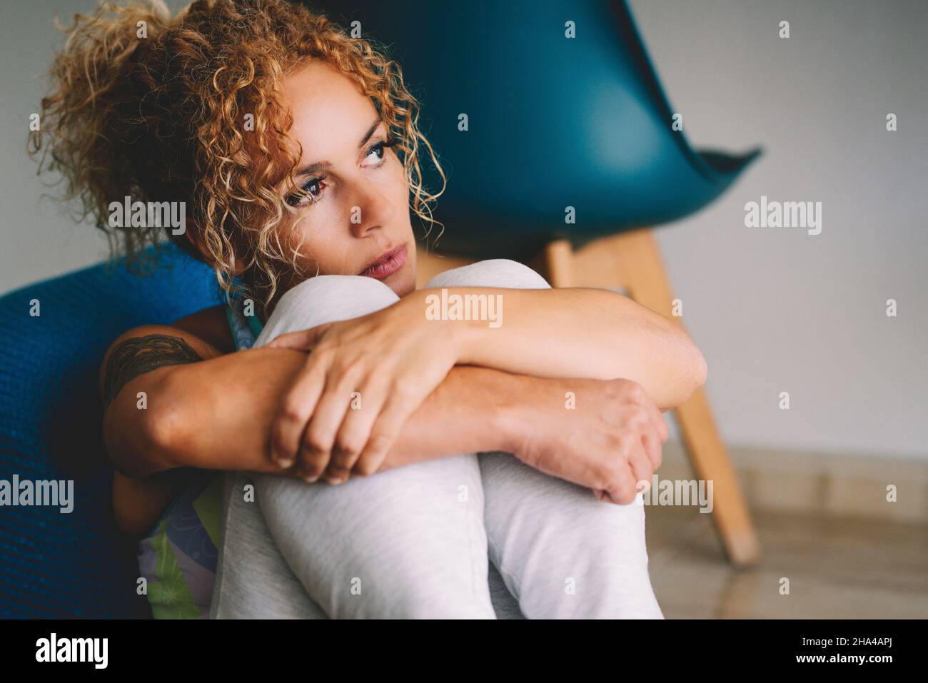 Woman hugging knees sad hi-res stock photography and images - Alamy