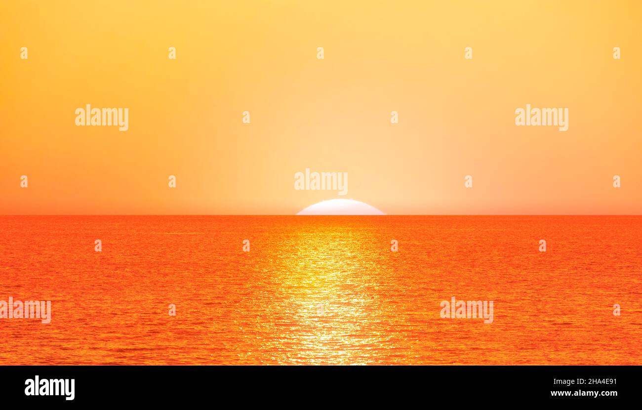 Red sea and sunset hi-res stock photography and images - Alamy
