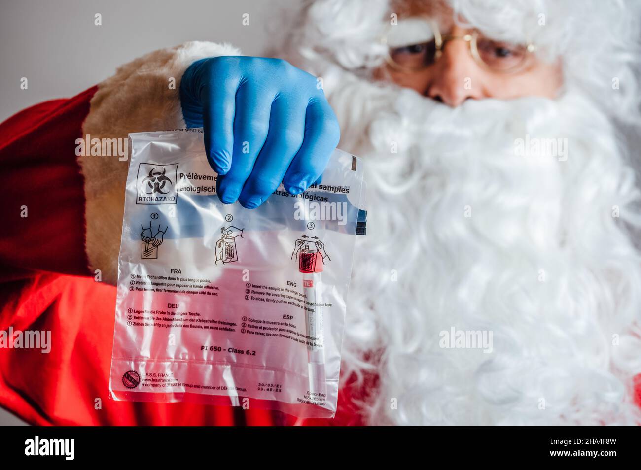 Santa Claus holding biohazard bag with PCR gargle test Stock Photo - Alamy
