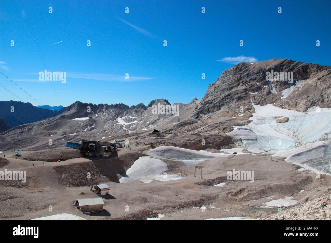 zugspitze,cable car from the summit to sonn alpin on the zugspitzplatt ...