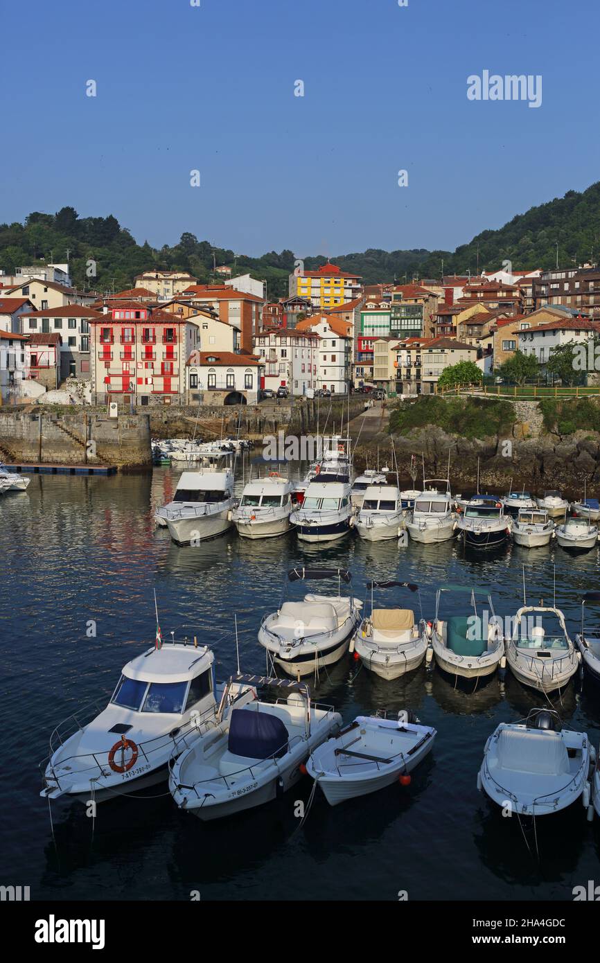 Harbor basin and place Mundaka, Urdaibai Biosphere Reserve, Basque ...