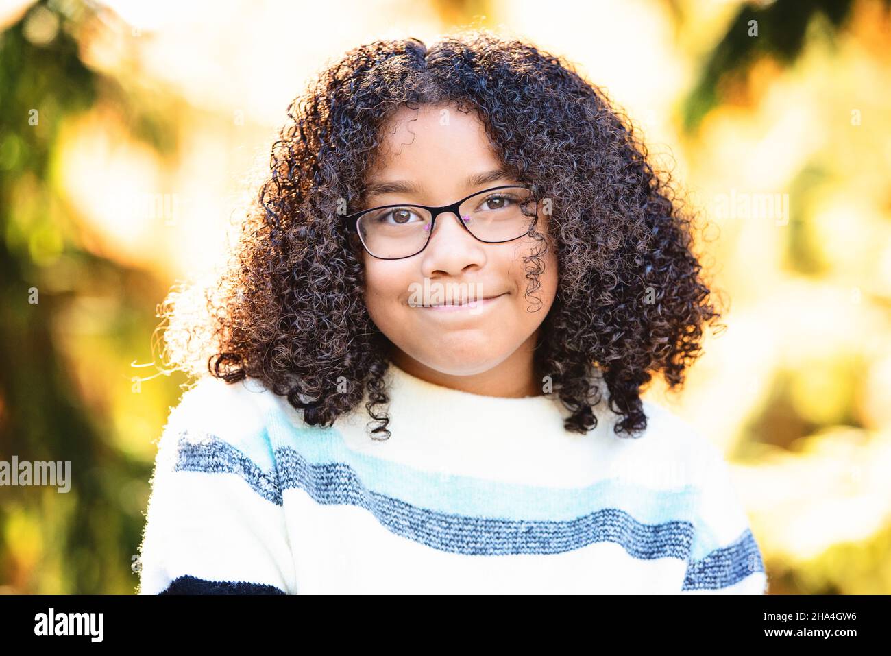 Beautiful smiling tween girl outdoors in fall colors Stock Photo - Alamy