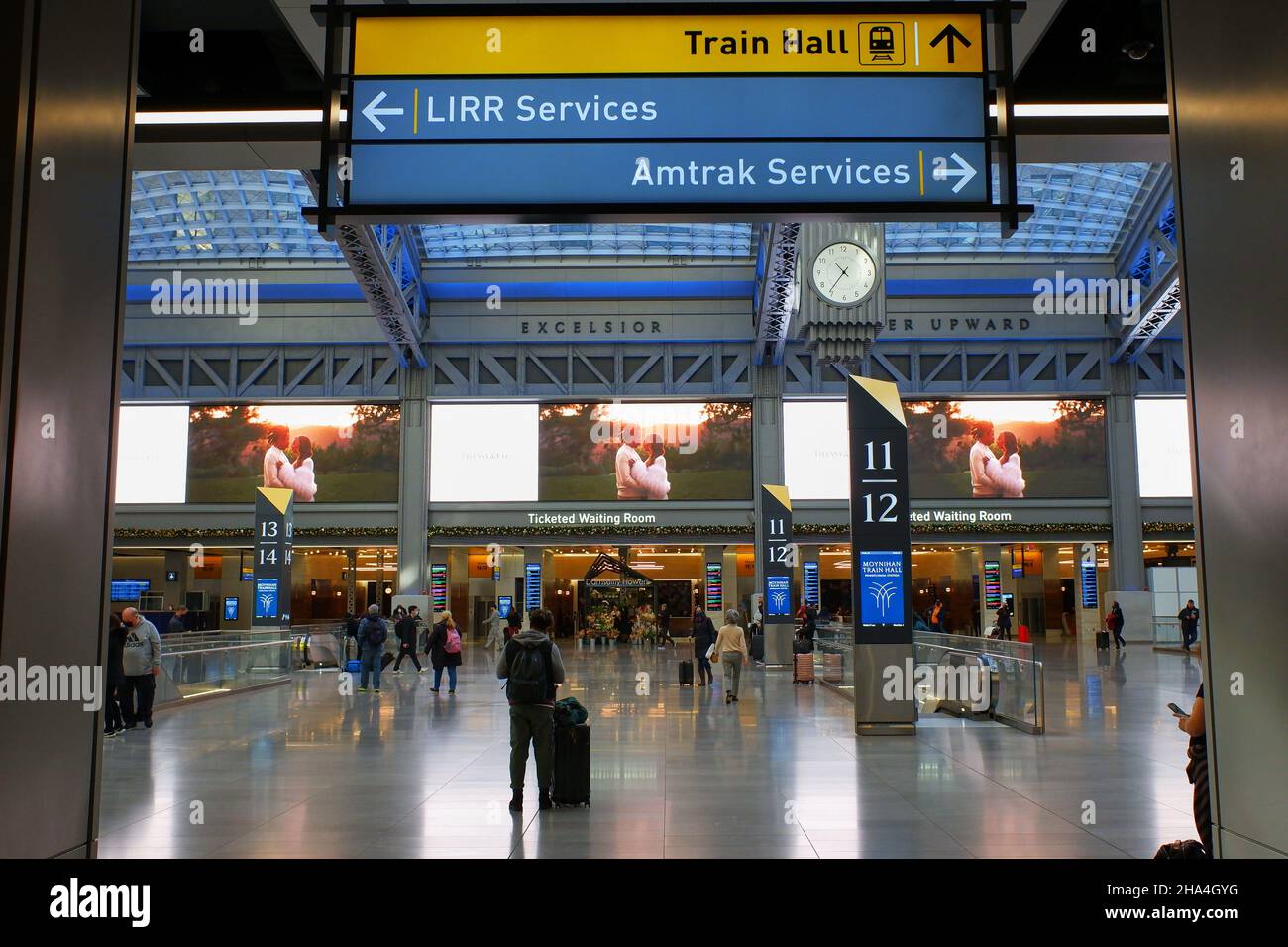Amtrak train interior hi-res stock photography and images - Alamy