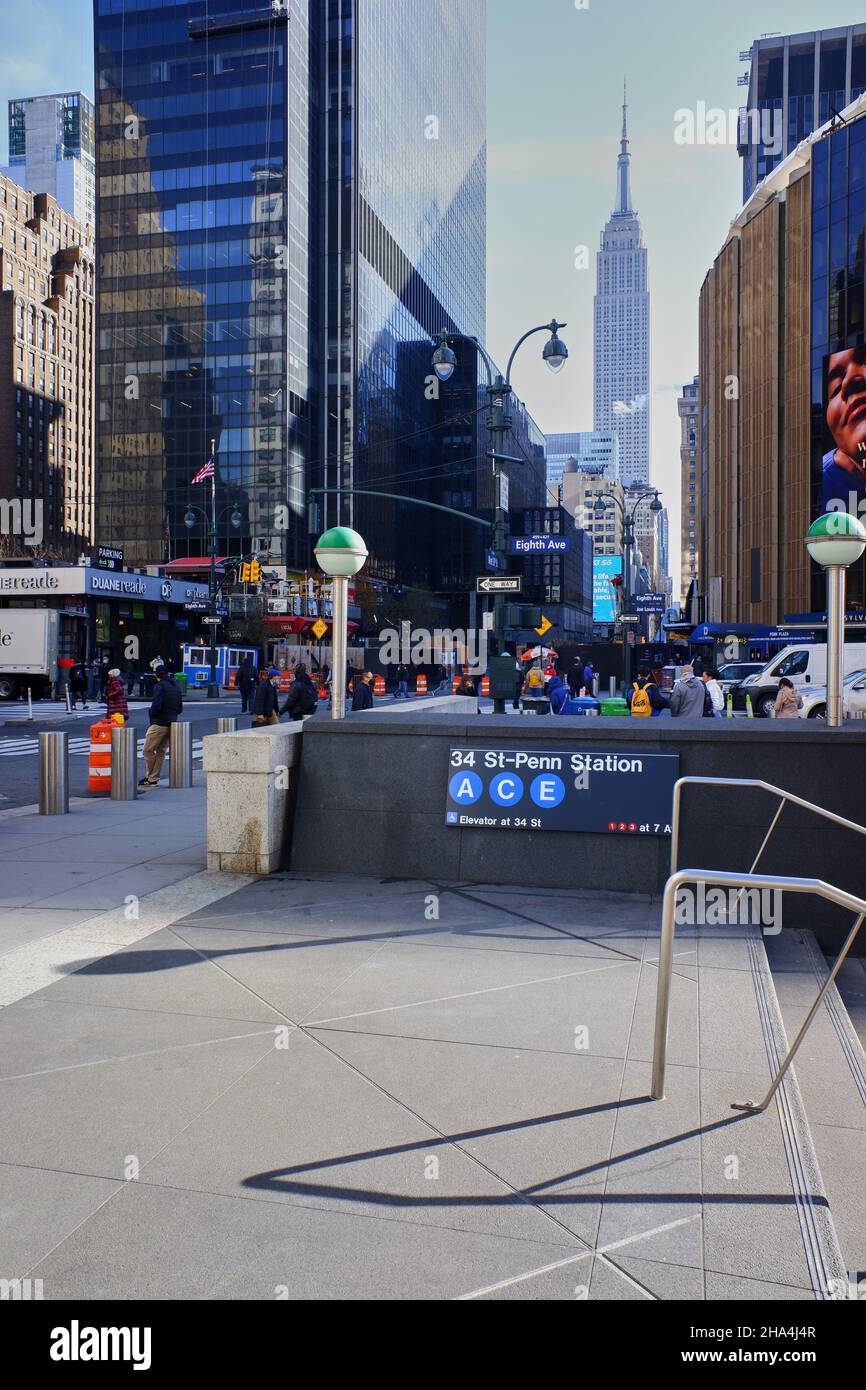 Round arena of Madison Square Garden and Penn Station by W.33rd Street ...