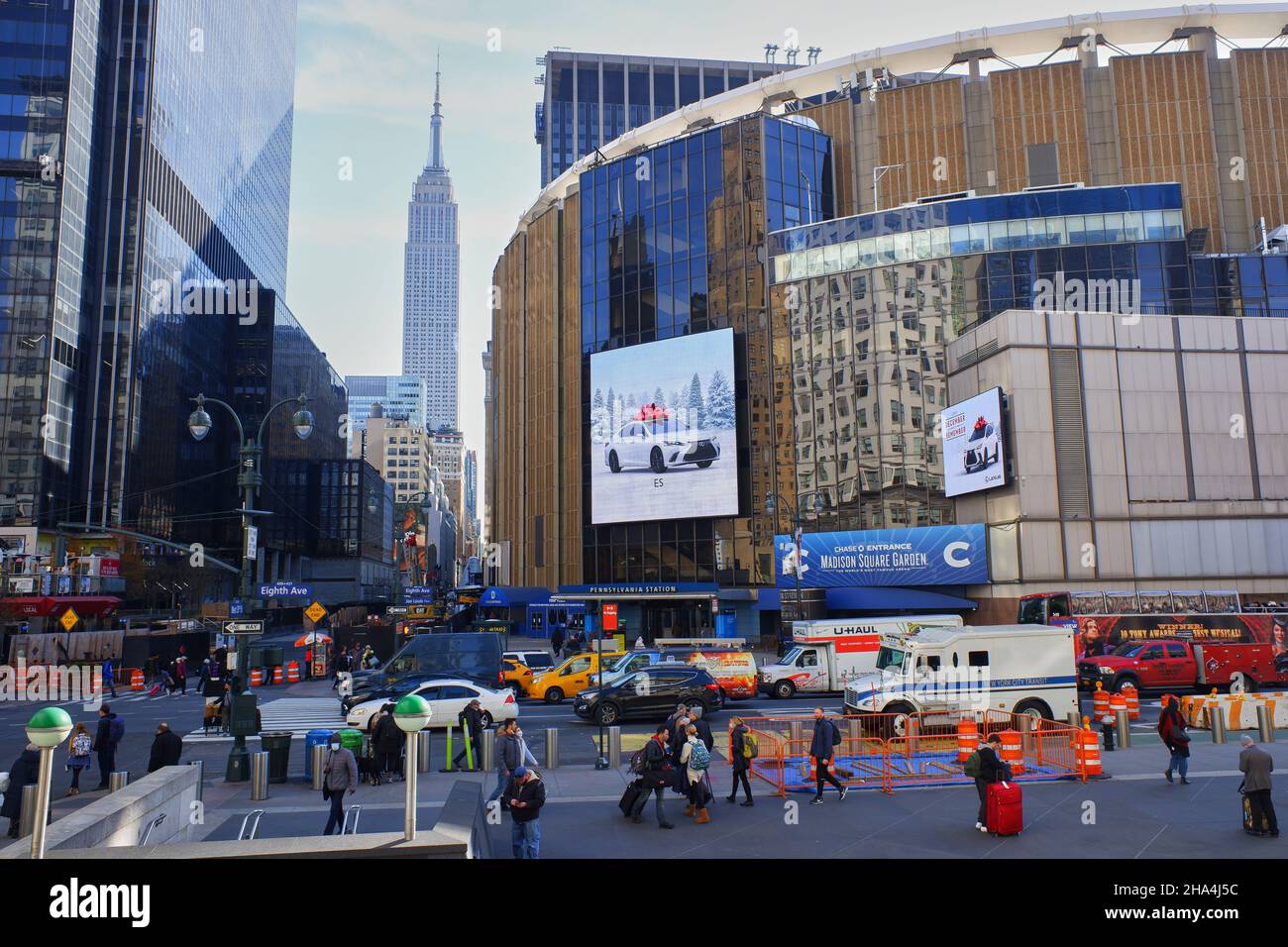 Round arena of Madison Square Garden and Penn Station by W.33rd Street ...