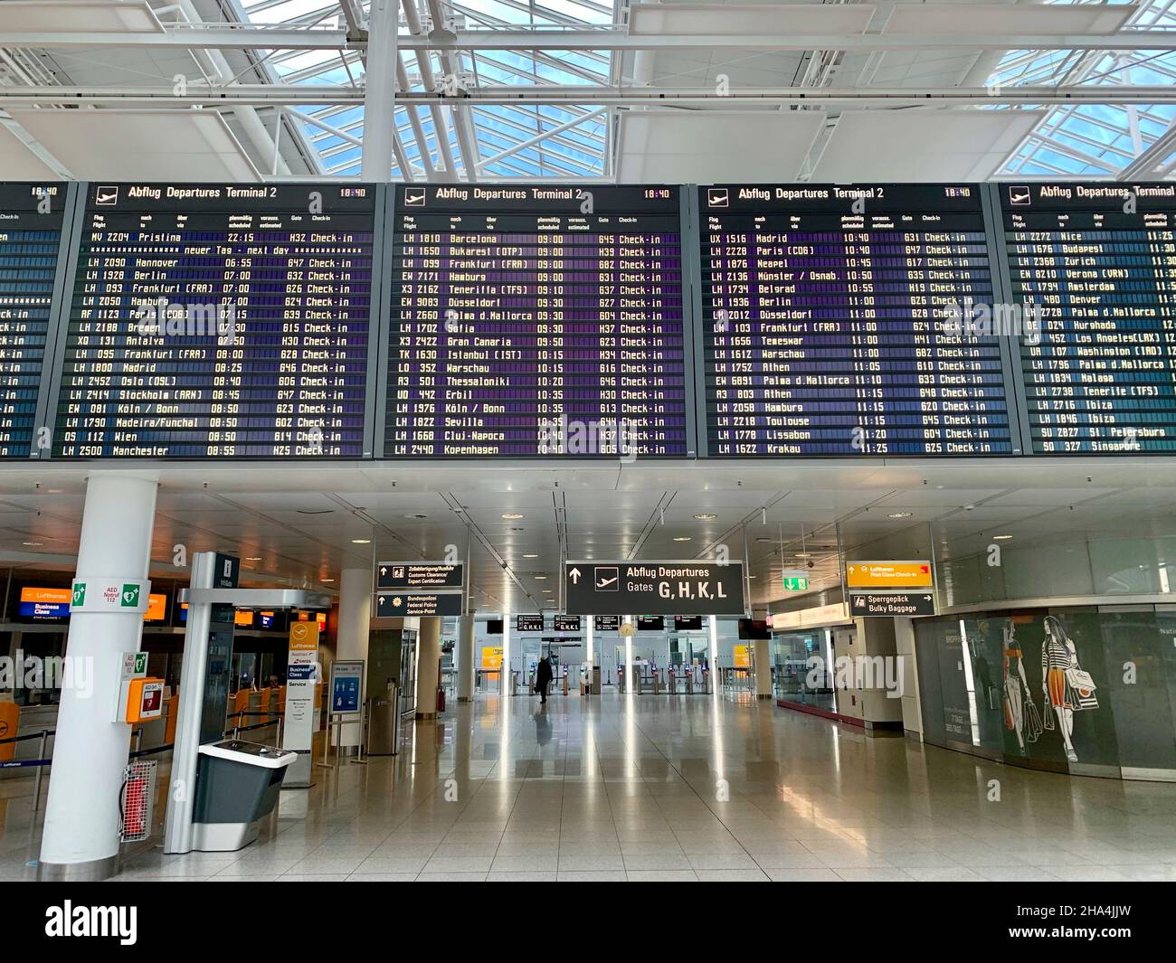 Airport terminal display hi-res stock photography and images - Alamy