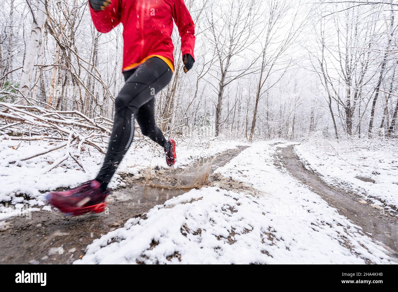Mud run woman hi-res stock photography and images - Alamy
