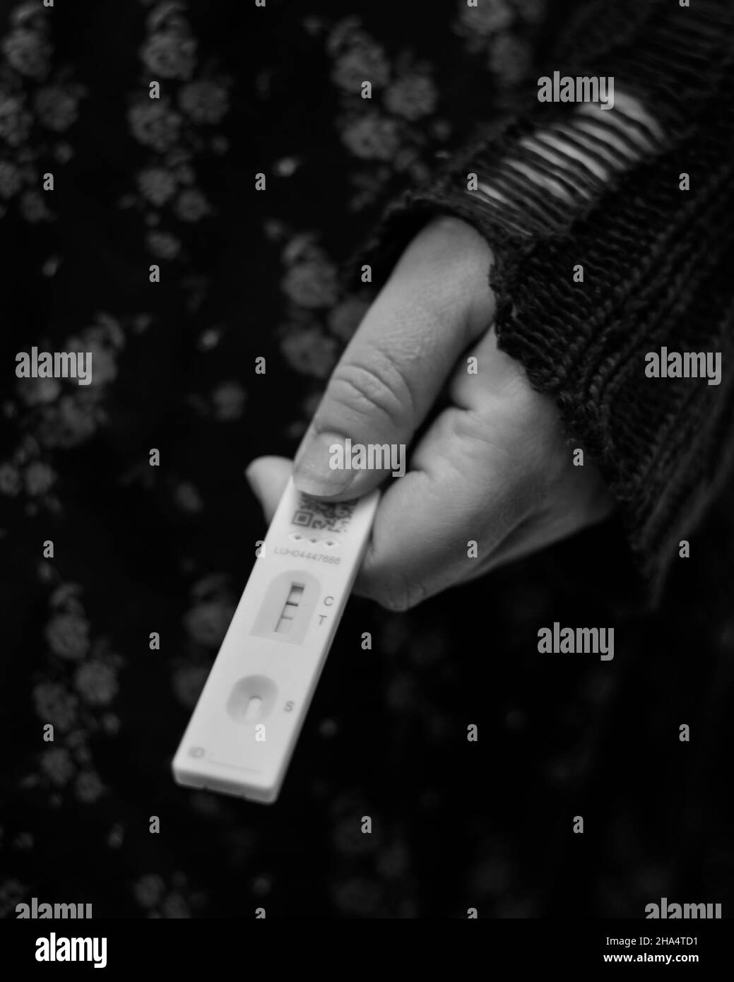 Lateral flow testing Black and White Stock Photos & Images - Alamy