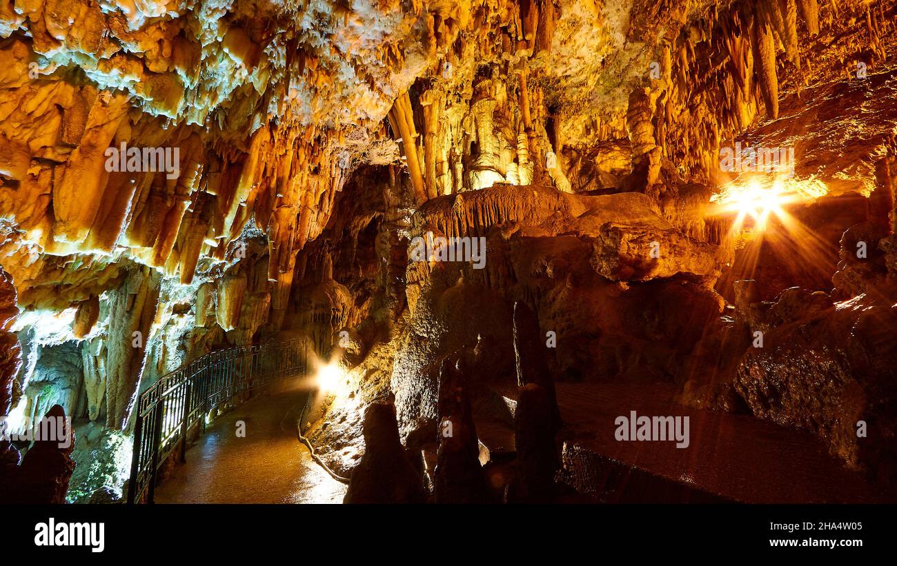 Stalagmites stalactites hi-res stock photography and images - Alamy