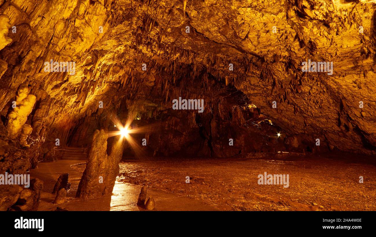 Stalagmites stalactites hi-res stock photography and images - Alamy