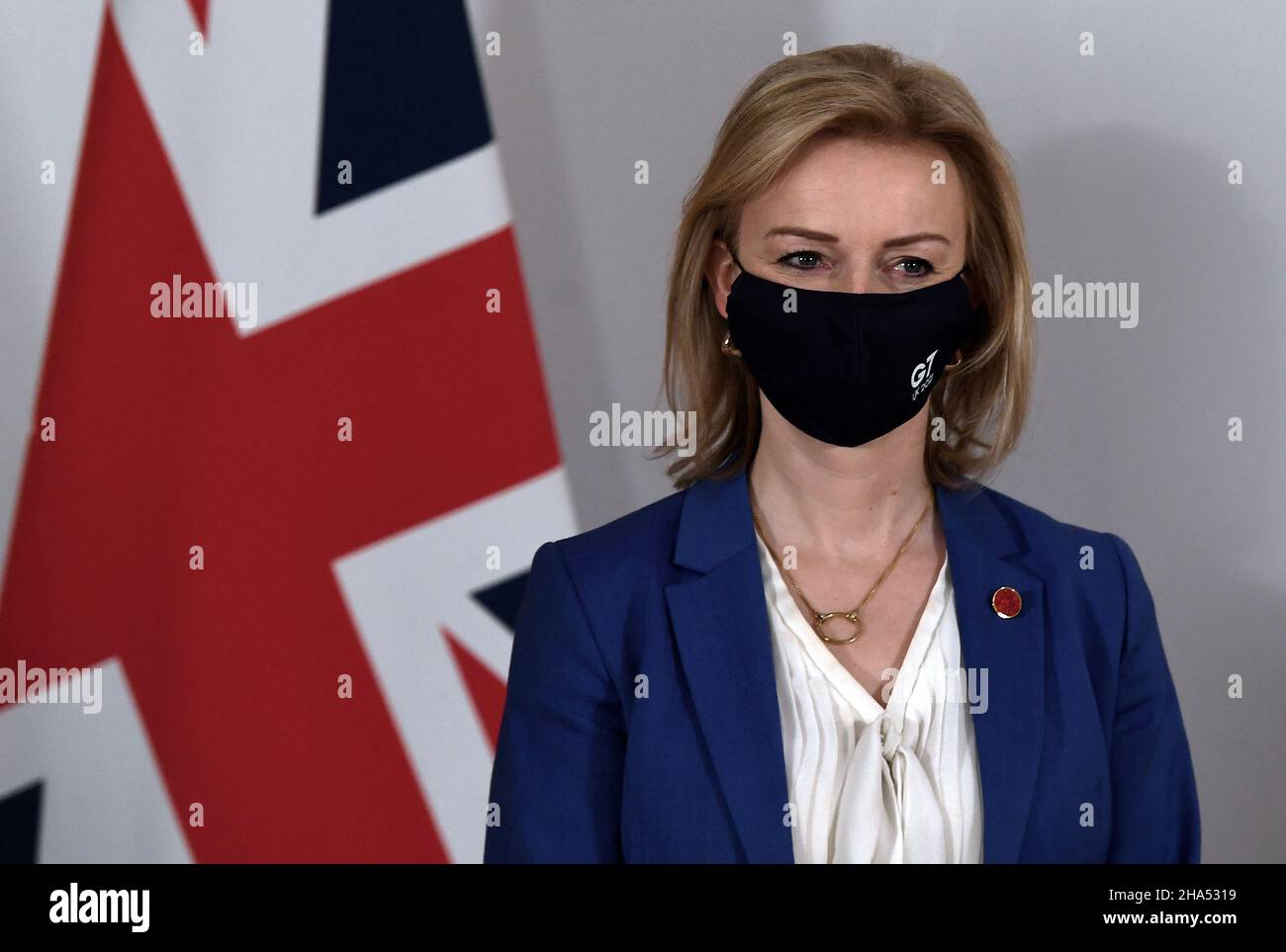Liz truss mask hi-res stock photography and images - Alamy