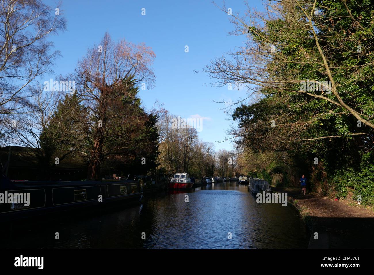 An attractive lake, with the rivers Colne and Frays running alongside ...