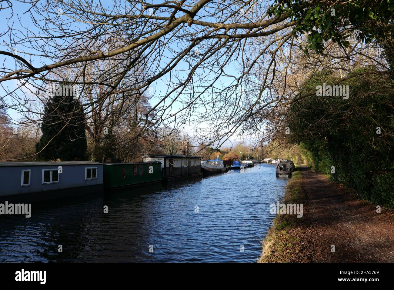 An attractive lake, with the rivers Colne and Frays running alongside ...