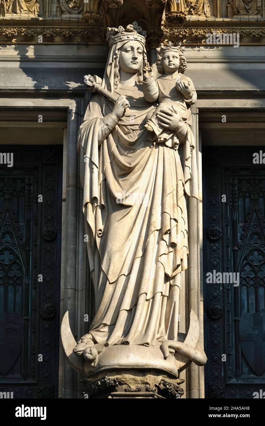 Germany jesus statue jesus sculpture hi-res stock photography and ...