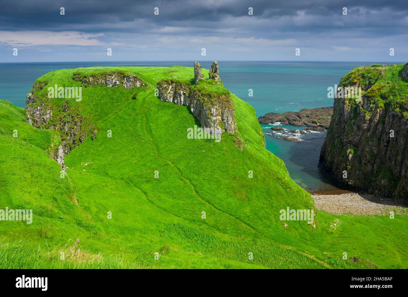 Ruin of dunseverick castle hi-res stock photography and images - Alamy