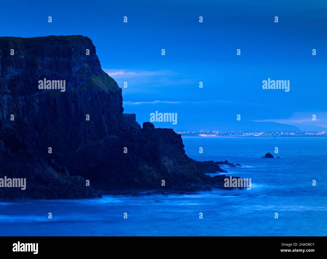 europe,northern ireland,county antrim,causeway coast,evening mood on ...