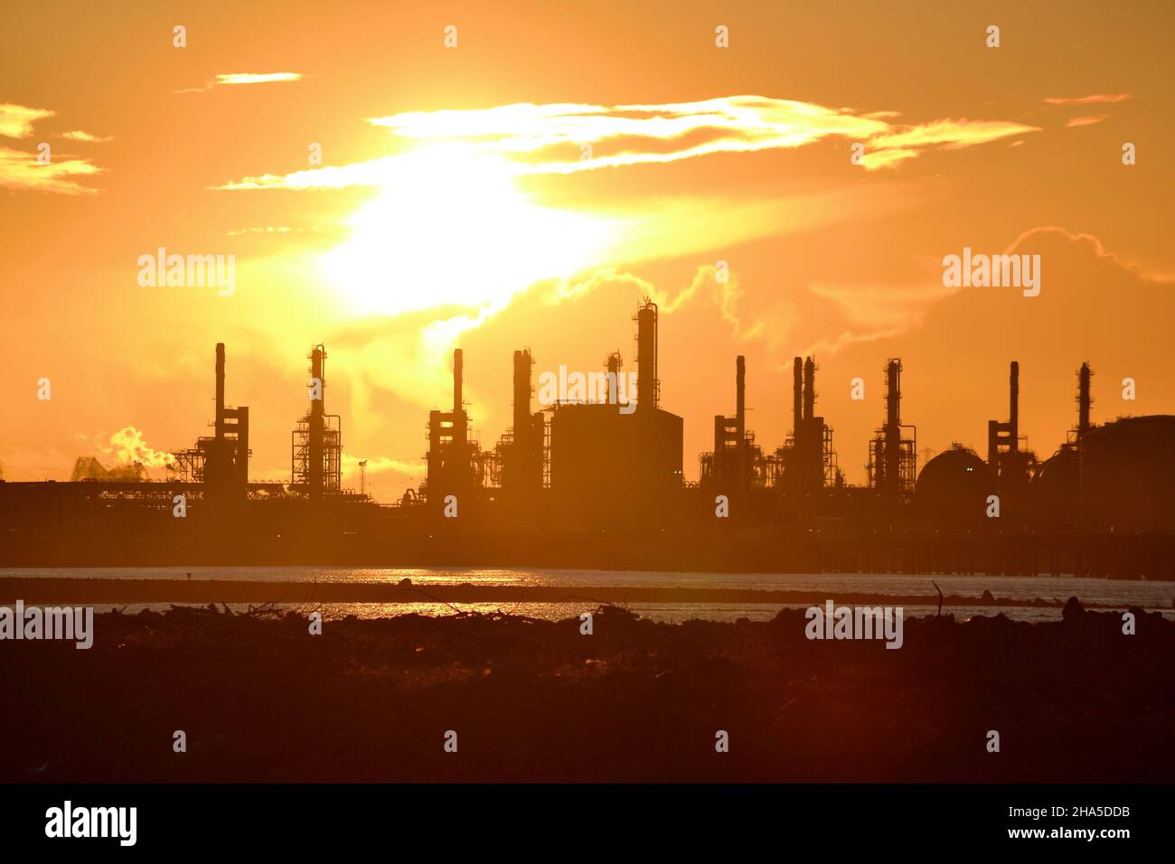 ConocoPhillips' Teesside Oil Terminal and industrial skyline at Seal ...