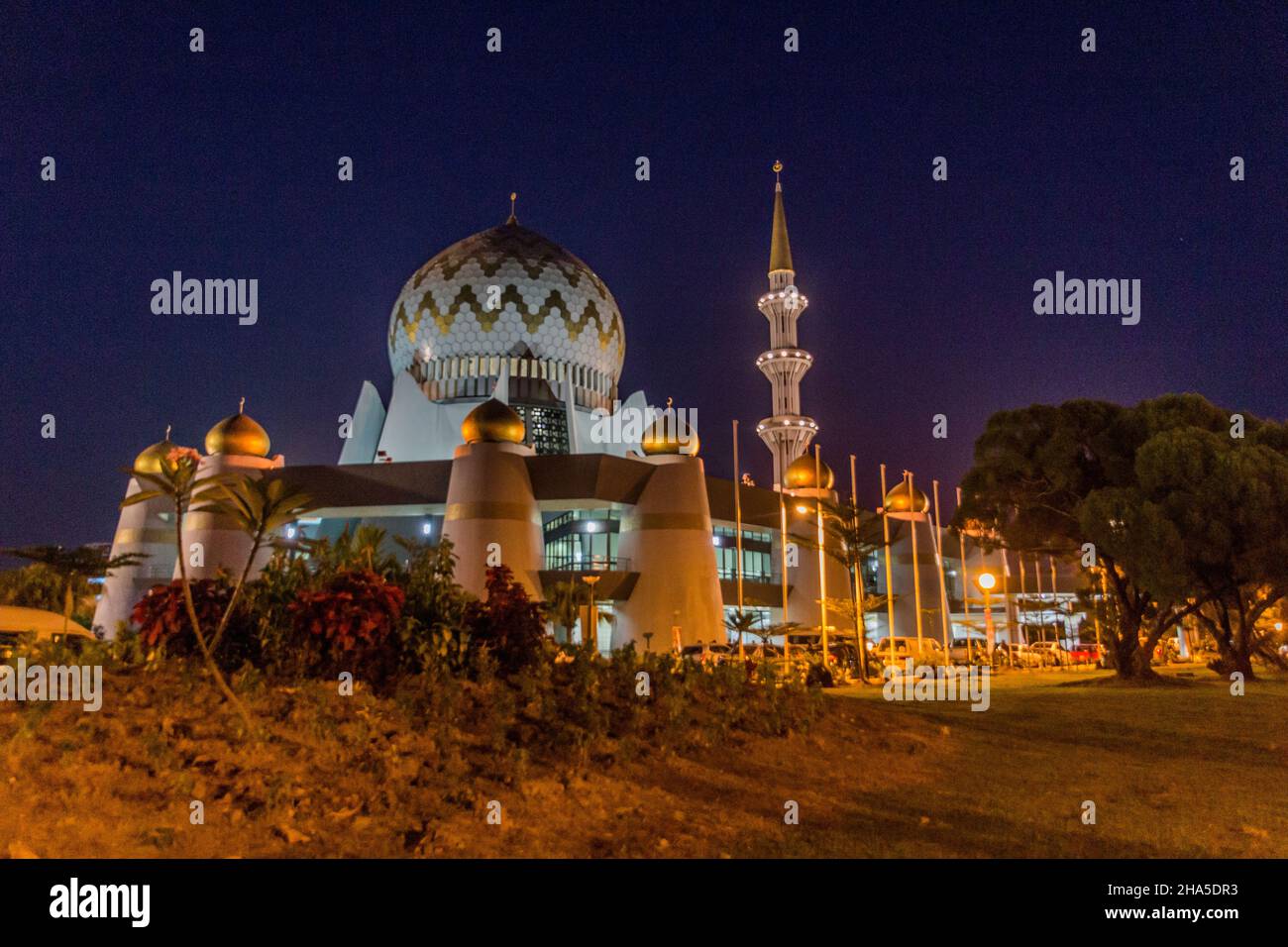 Evening view of Sabah State Mosque in Kota Kinabalu, Sabah, Malaysia ...
