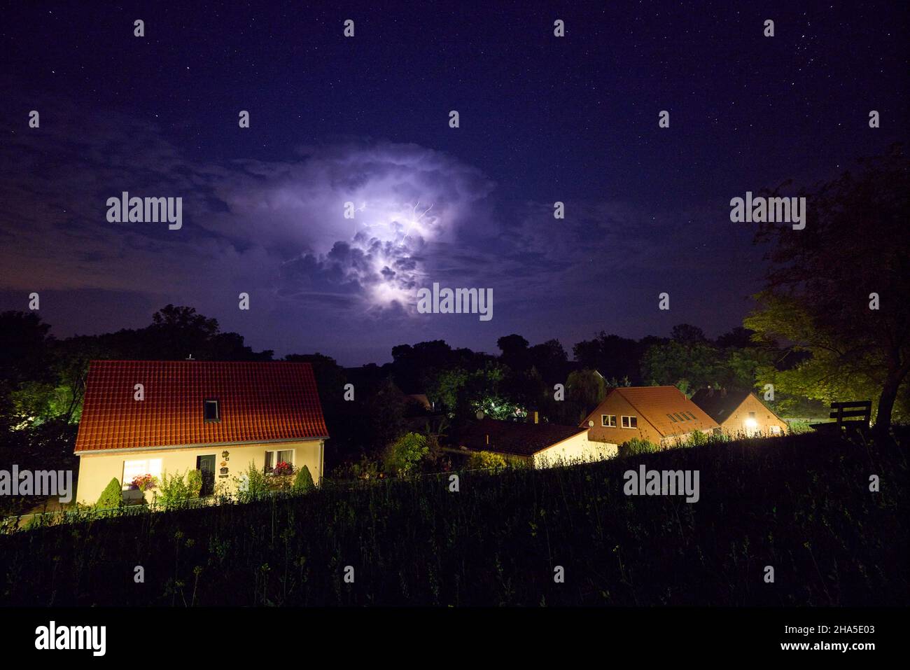 Dramatic lightning storm houses hi-res stock photography and images - Alamy