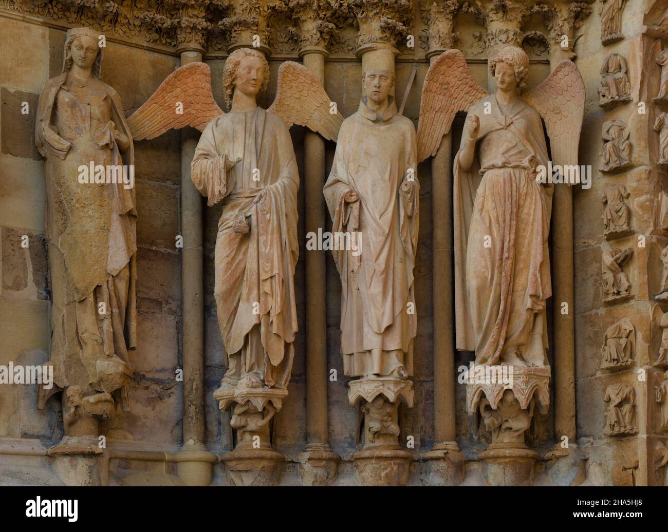 Statues figure hi-res stock photography and images - Alamy