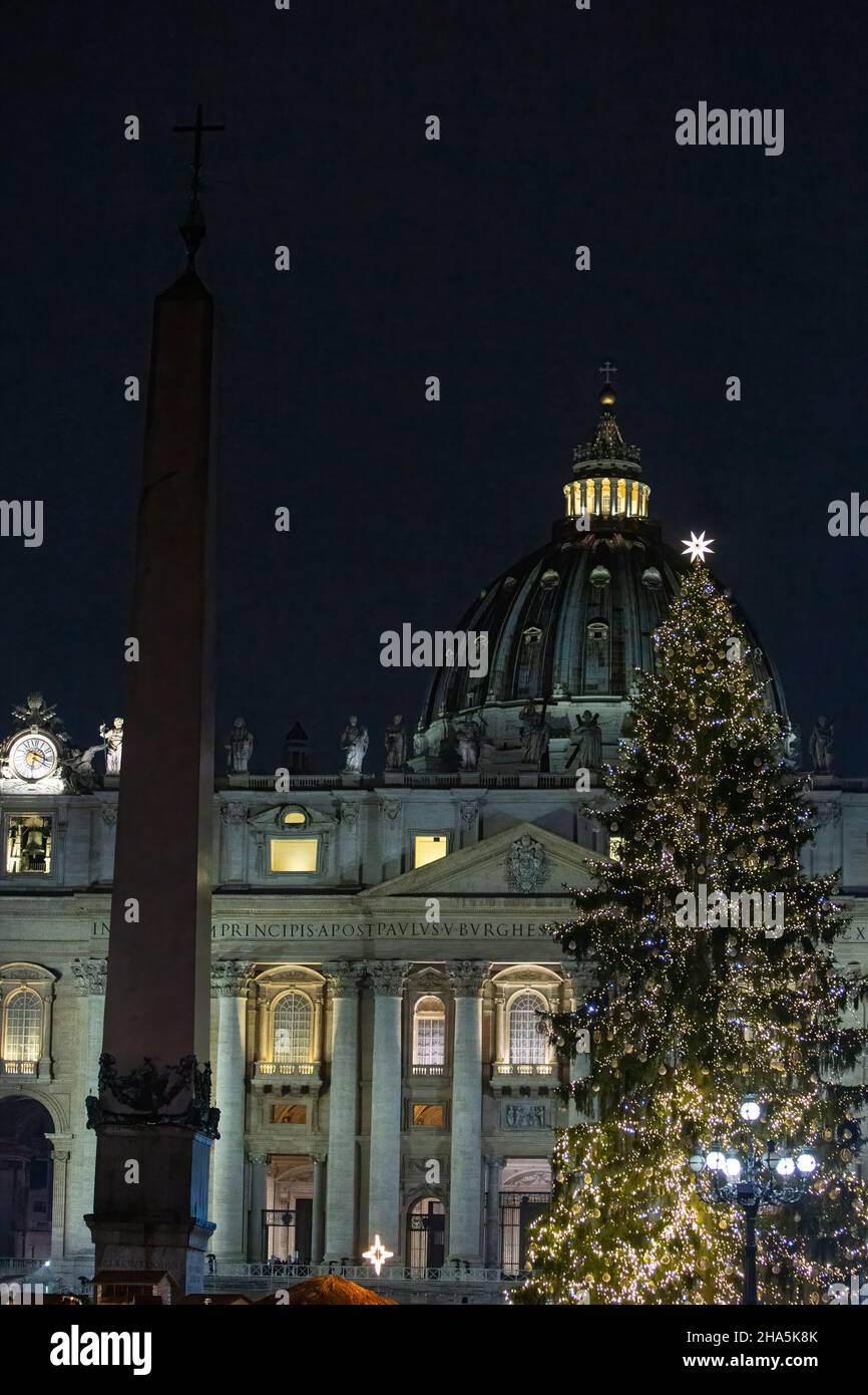 Vatican, Vatican. 10th Dec, 2021. Detail of Christmas tree at St. Peter ...