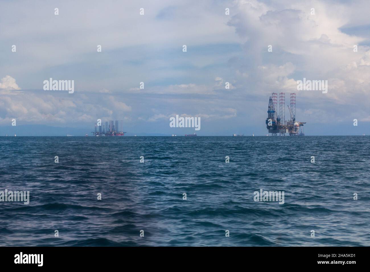Offshore oil rigs in Brunei Stock Photo - Alamy