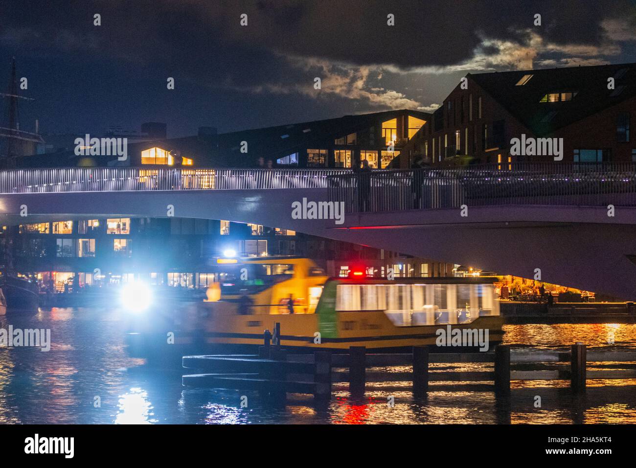 Combined pedestrian and cyclist bridge hi-res stock photography and ...
