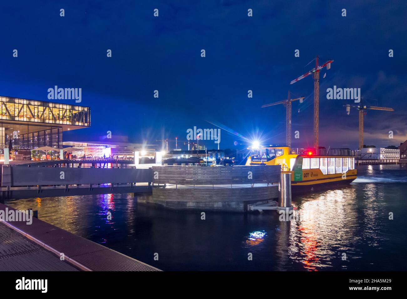 Opera house operaen lesft hi-res stock photography and images - Alamy