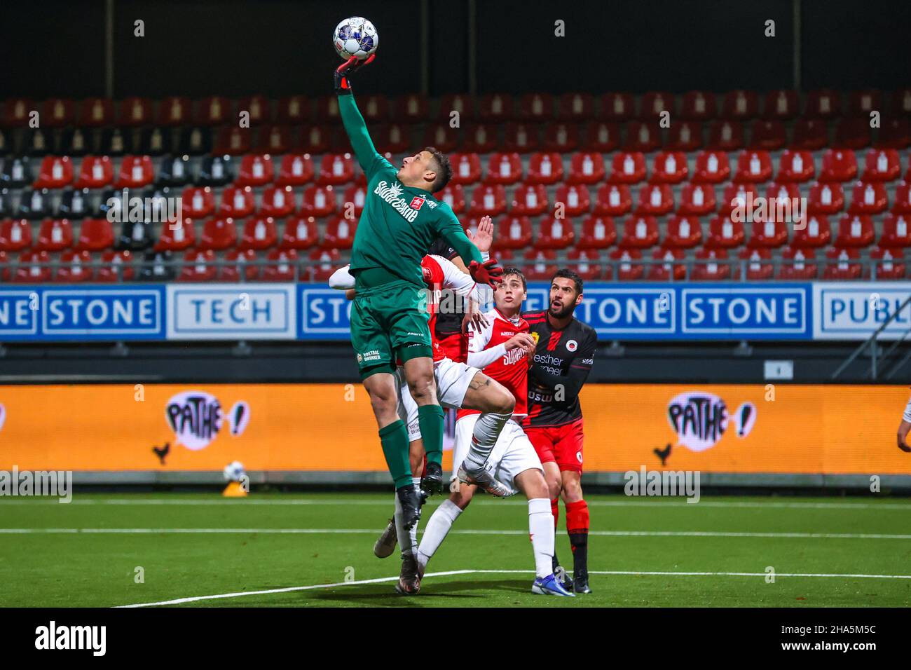 ROTTERDAM, NETHERLANDS - DECEMBER 10: goalkeeper Romain Matthys of MVV ...