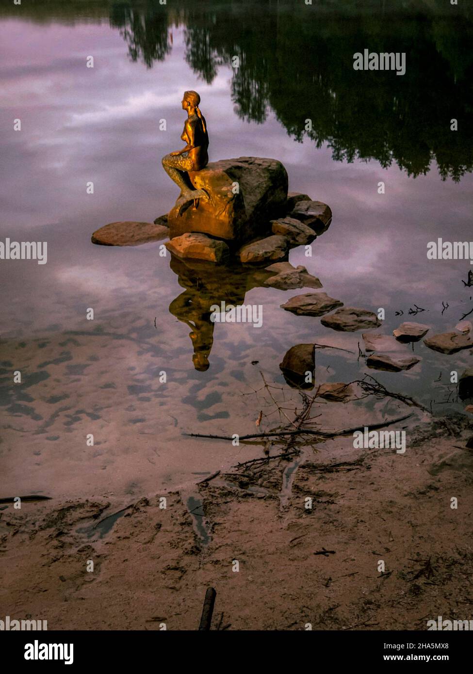 Mermaid figurine hi-res stock photography and images - Alamy