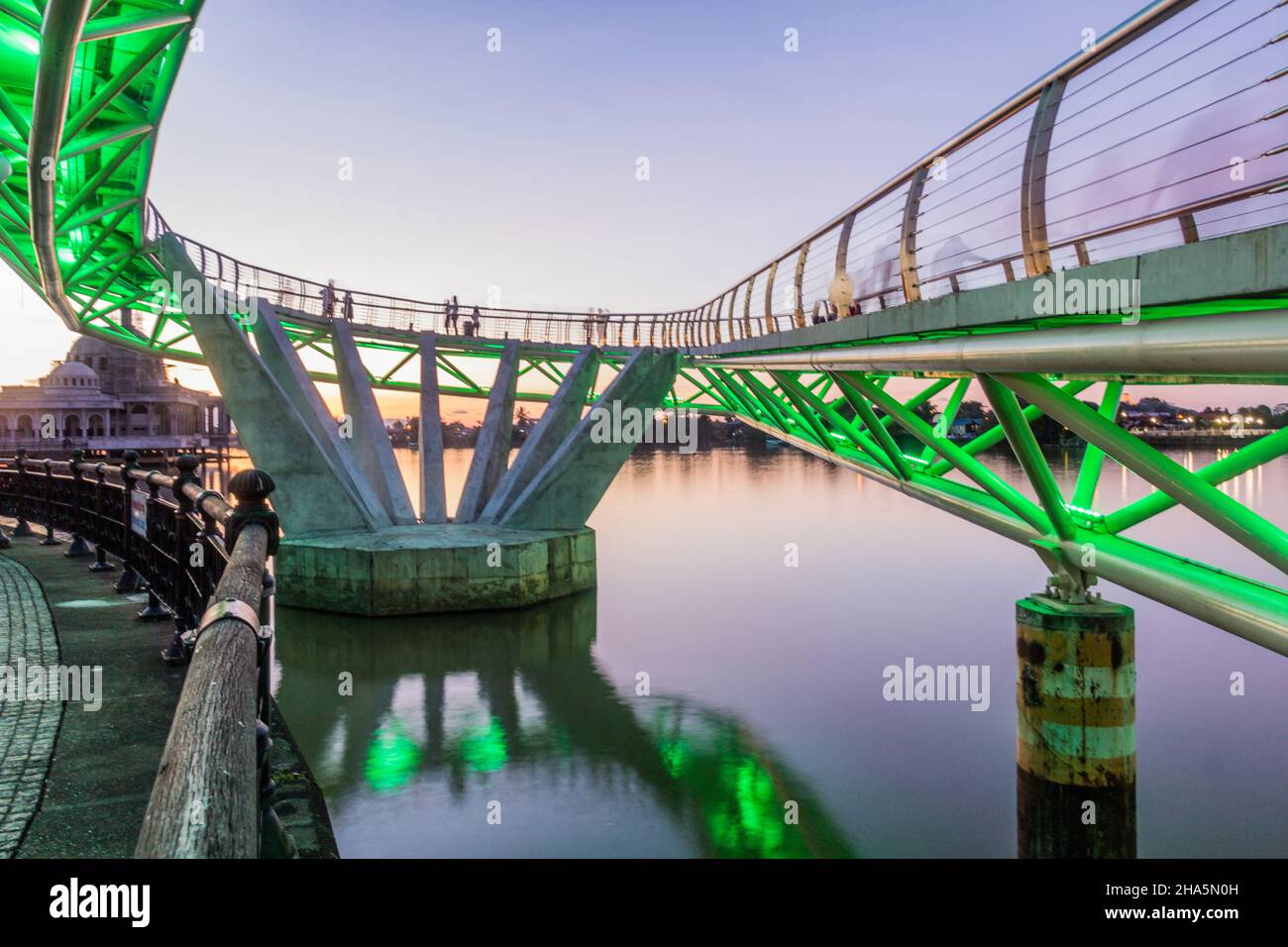 Darul Hana Bridge in the center of Kuching, Malaysia Stock Photo - Alamy