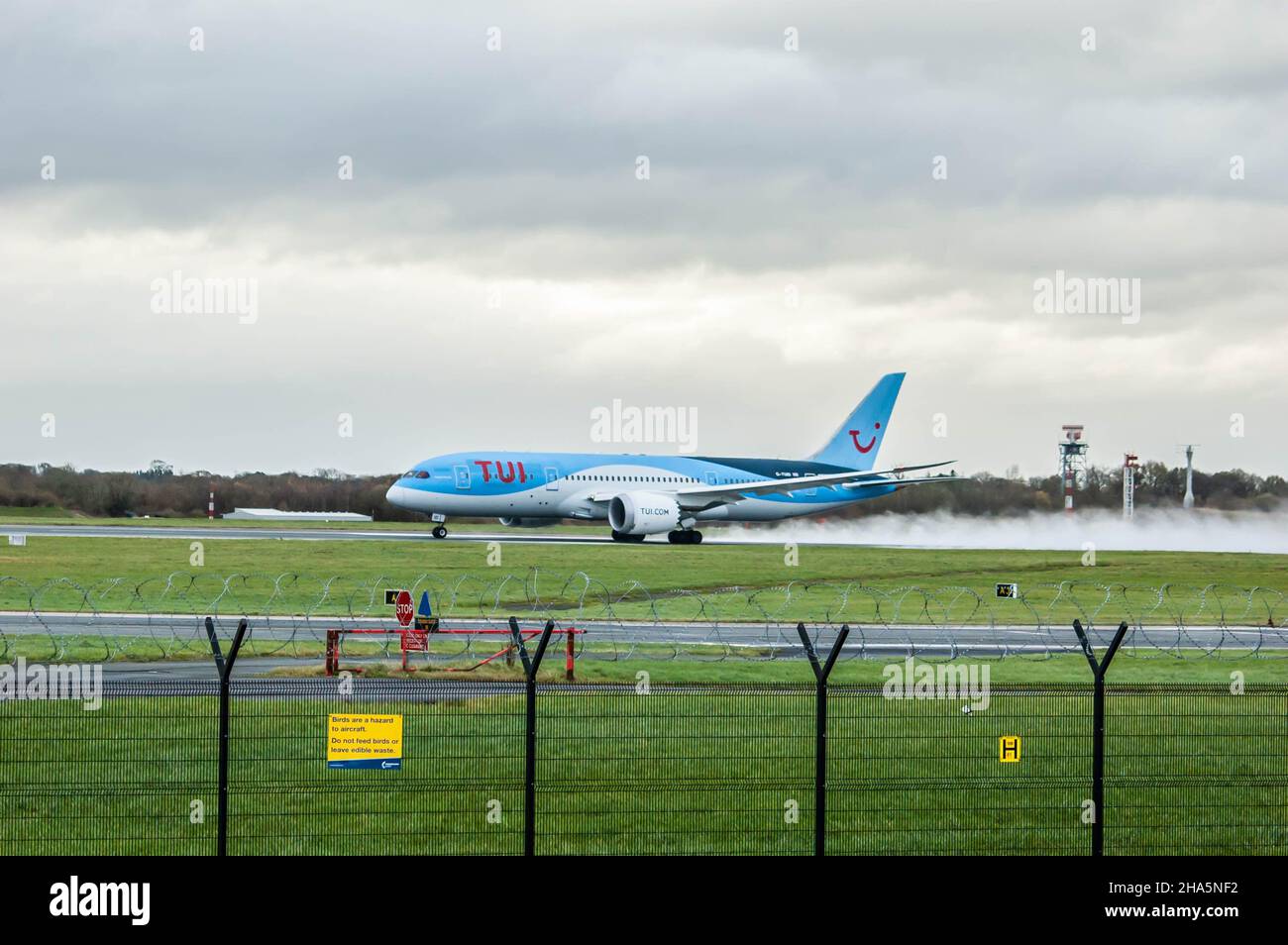 MANCHESTER, ENGLAND- 27 November 2021: TUI Boeing 787-8 Dreamliner ...