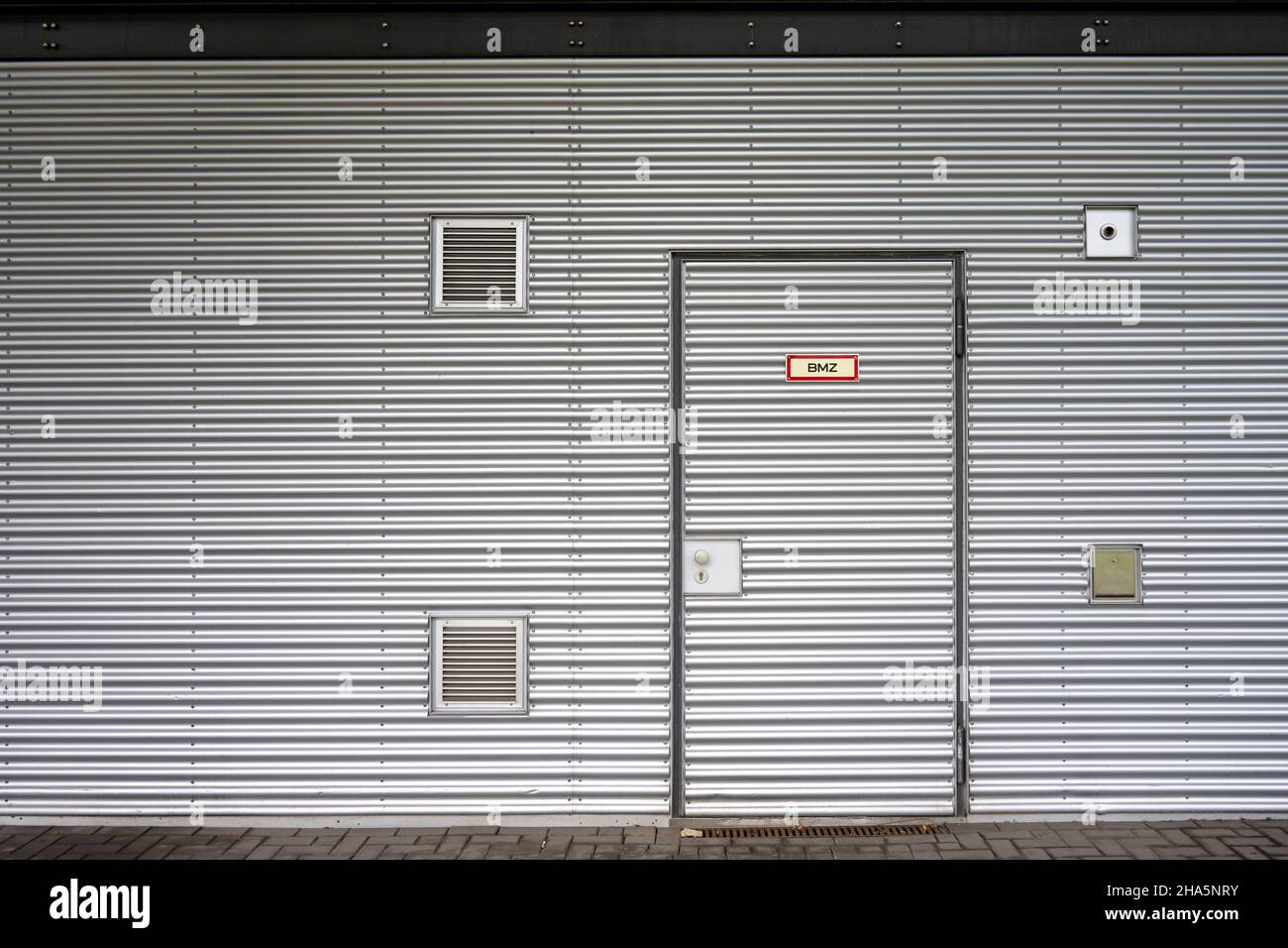 corrugated iron facade Stock Photo - Alamy