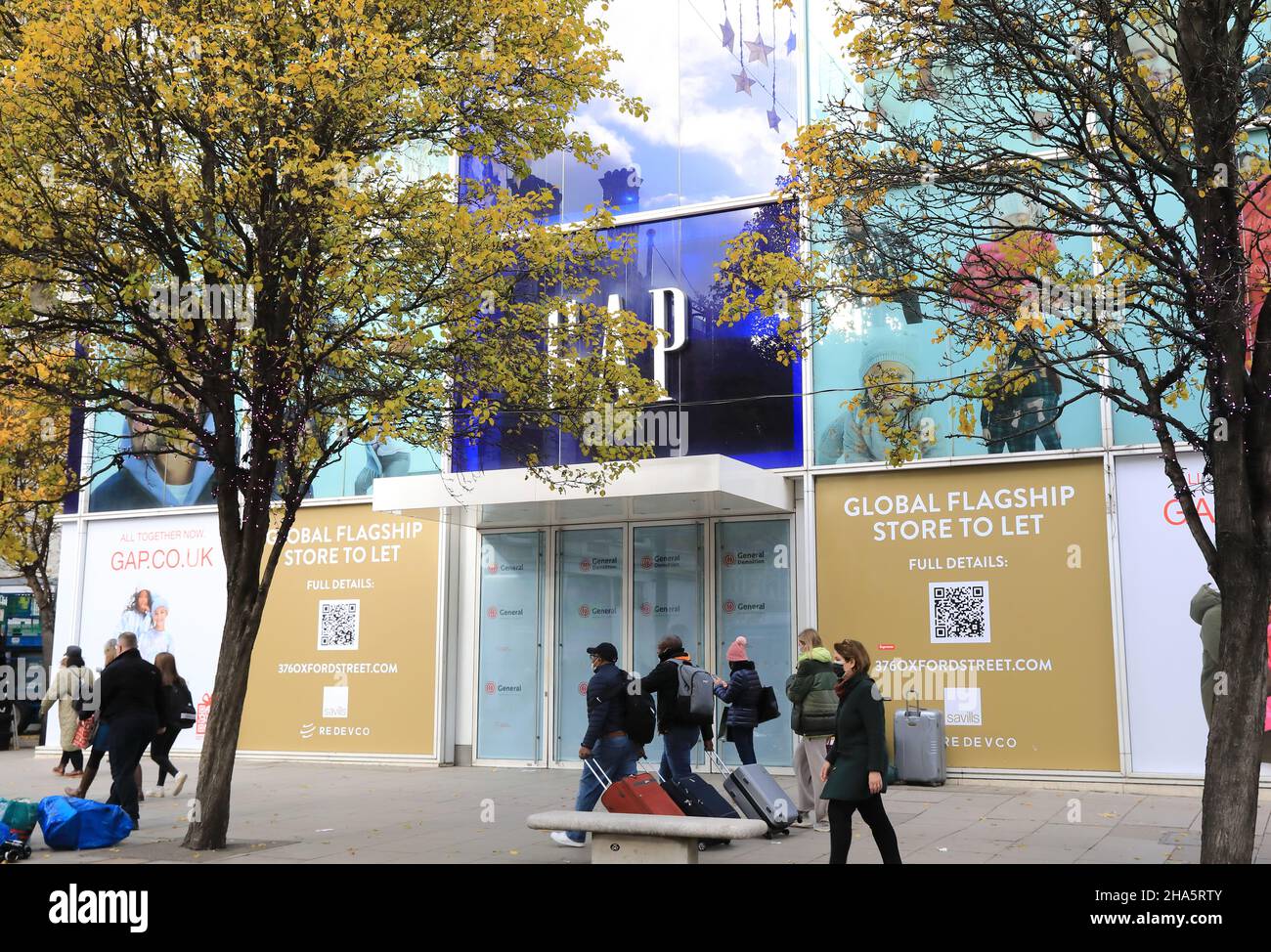 GAP store closed down on Oxford Street, one of many bricks and mortar ...